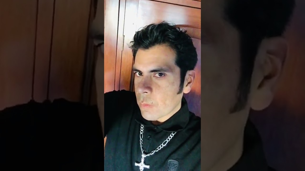 Lo malo es ser velludo como los españoles 🇪🇸 Esq m corto cuando M afeito con