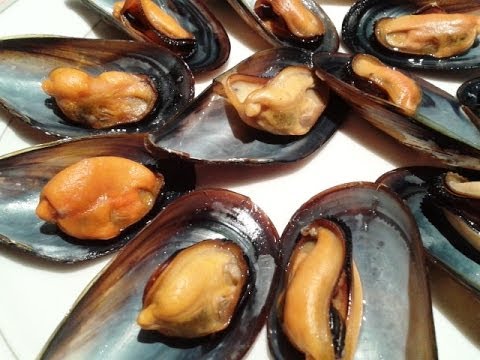STEAMED MUSSELS. SPANISH FOOD. EASY COOKING