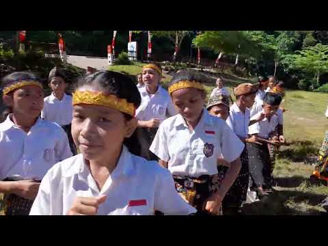 Lagu Tior laku kala rana memeriahkan HARDIKNAS 2 Mei 2024 SDI Wae Waru dgn pakaian adat lengkap