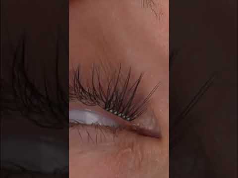 Super cute natural cluster lashes ✨