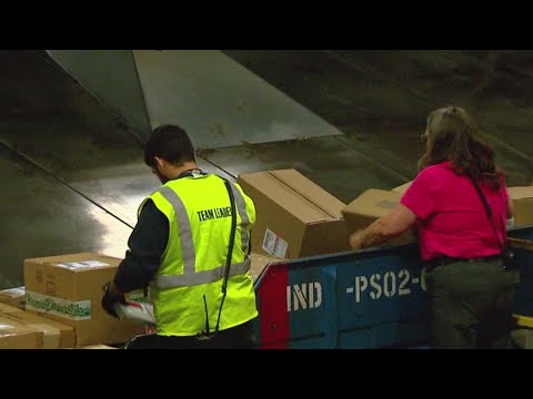 FedEx hiring for the holidays
