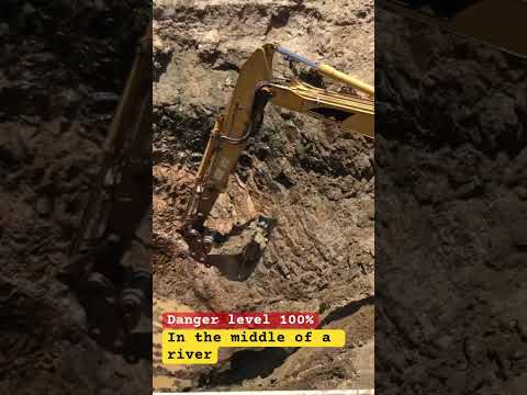 Excavation in a river bank 😱🤯
