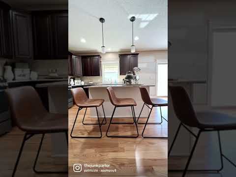 The best counter stools! 👉 https://thejunkparlor.com/picking-new-counter-stools/ #affiliatelink