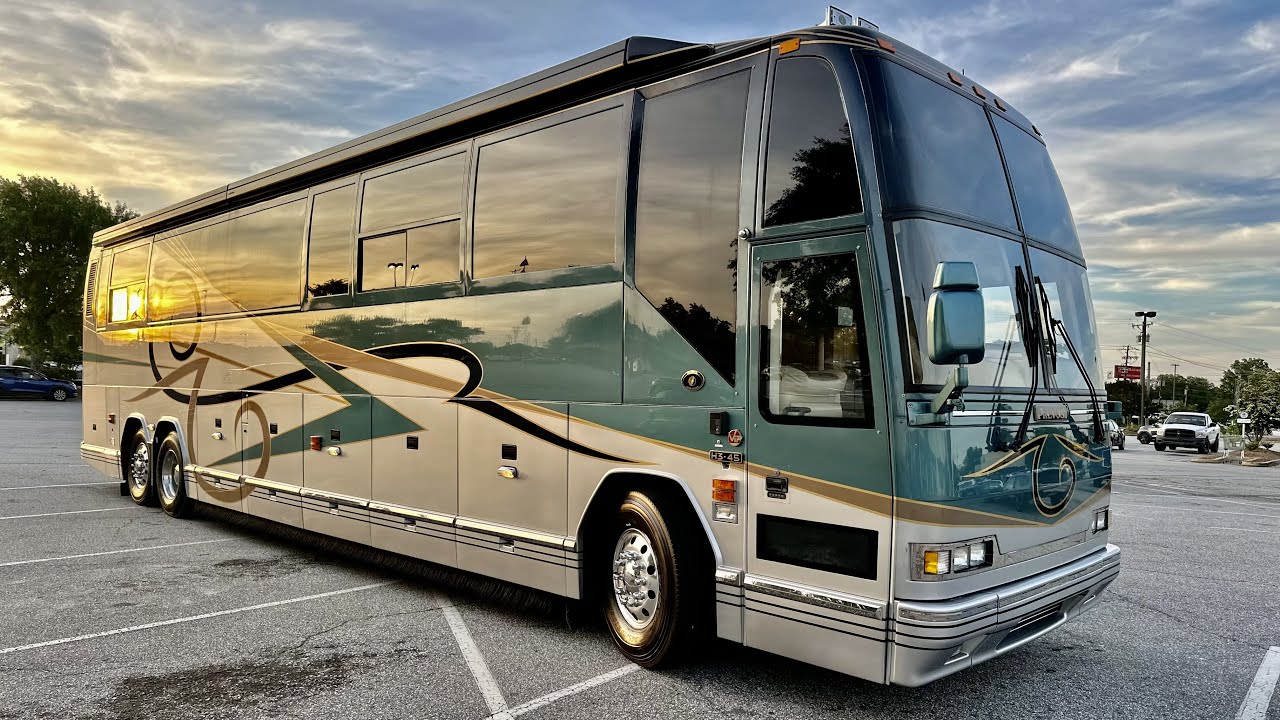 2002 DOUBLE SLIDE PREVOST FEATHERLITE, GORGEOUS BUS.