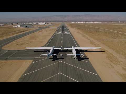 Watch the Enormous Rocket-Launching Stratolaunch Plane Roll Down the ...
