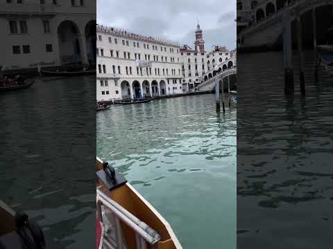 Rialtobroen: En Vaporetto-tur på Canale Grande 🌉🇮🇹