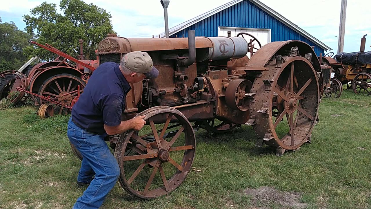 How I Crank Start the 1926 Twin City 17 28 Tractor