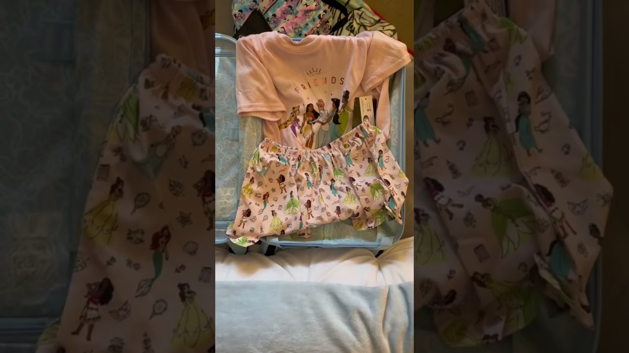 Putting together Disney outfits is my favorite 👑✨🎀 #disneybound #disneyworld #packwithme