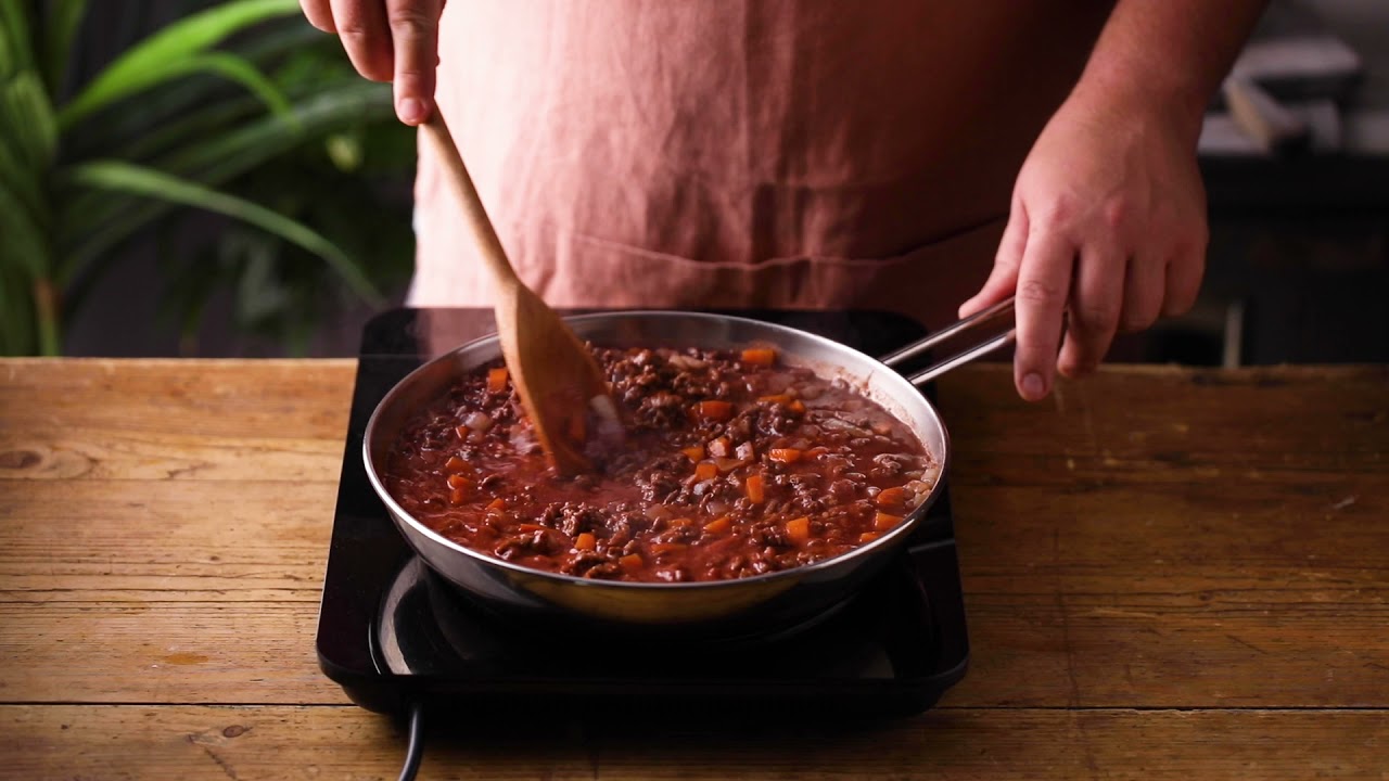 How to reduce a sauce | Tesco Real Food