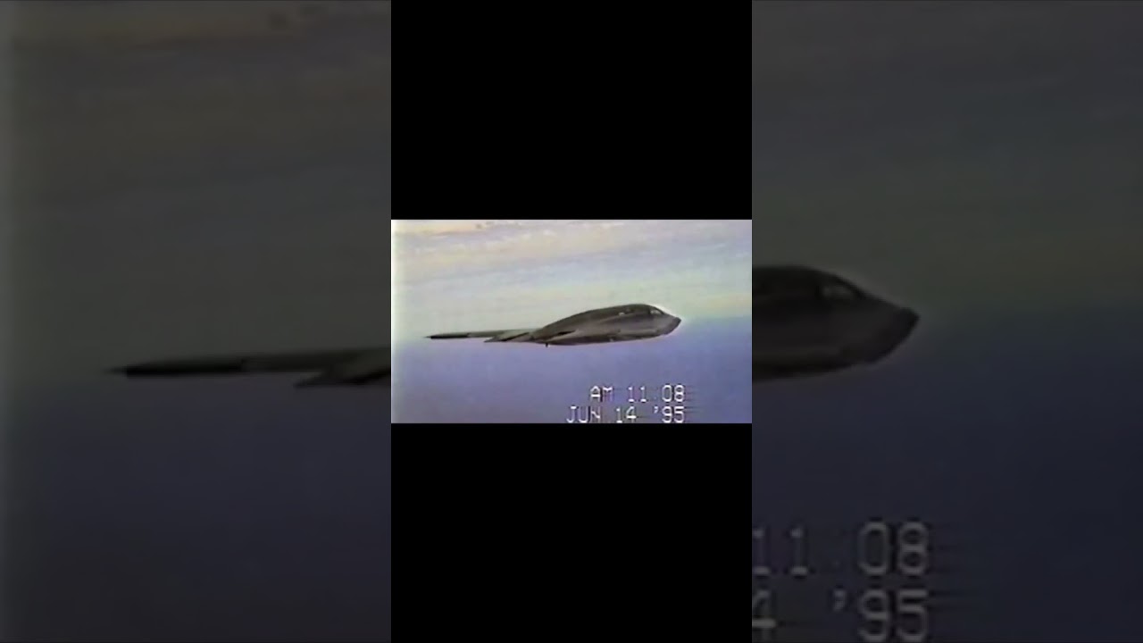 B-2 flutter during flight test on June 14, 1995.