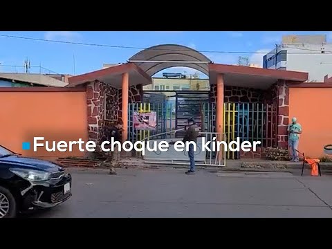 ¡Impactante! Conductor choca en la entrada de un kínder en Zacatecas