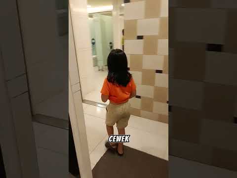 Ketika Ara Mau Pipis Lagi Di Mall Tangerang. Nanti Gak Bisa Ditemenin Mama 🤷♀️🤦♀️