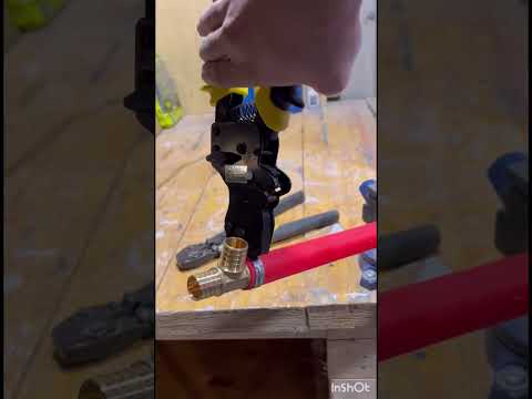 One hand PEX pinch clamp tool.#pexpipe #easyway #plumbing #PEX #clamptool