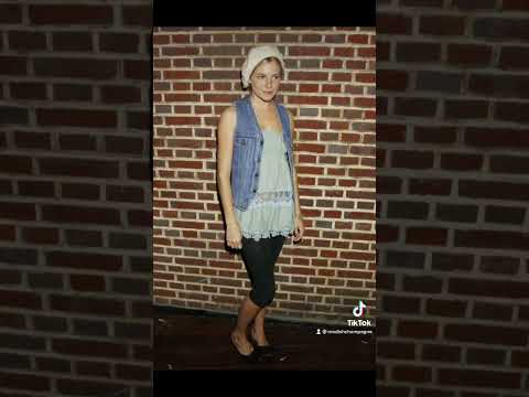 This is what Y2K fashion really looked like