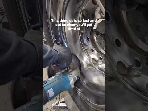 Whatβs the best polishing wheel #metalpolishing #metalfinishing #trucking #aluminumpolishing #bigrig