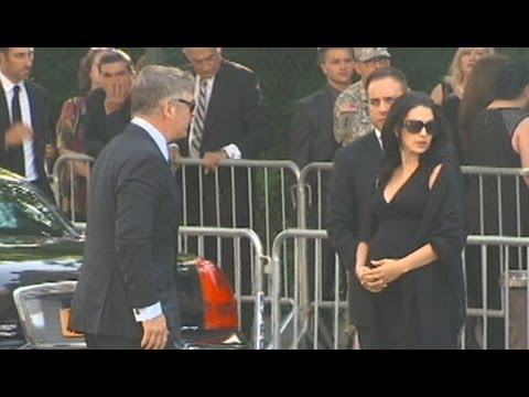 James Gandolfini Funeral: Alec Baldwin Denies Wife Was Tweeting During Service, Goes on Twitter Rant