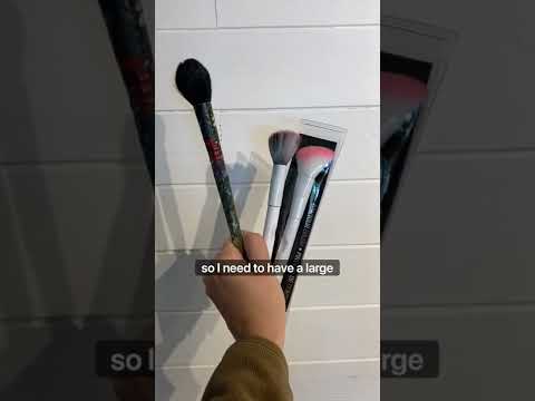 Letโs talk about paint brushes!๐Why I use makeup brushes to paint. #painting #artist #tipsandtricks