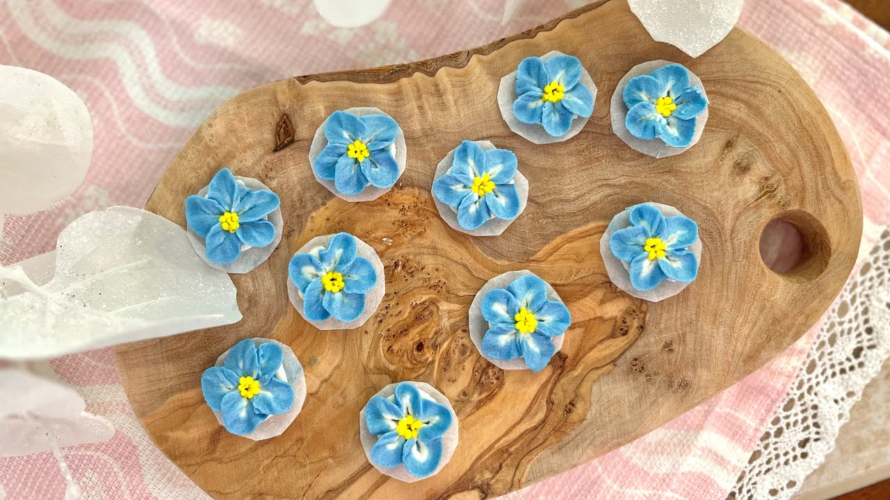 Forget-Me-Nots: Buttercream Flower Piping Tutorial