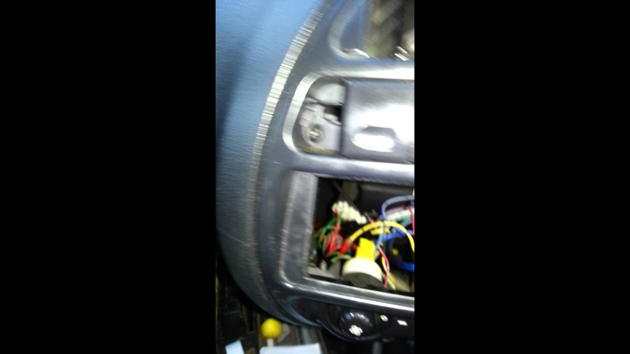 How to remove saxo centre console+vents