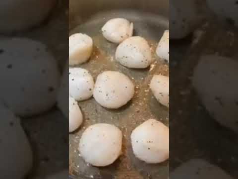ONE PAN MEAL - SCALLOPS IN GARLIC CILANTRO SAUCE 🤤 | Keto diet recipes #keto #shorts #recipes