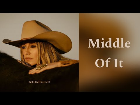 Lainey Wilson - Middle Of It (Lyrics)