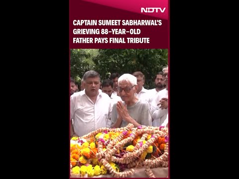 Ahmedabad Plane Crash | Captain Sumeet Sabharwal's Grieving 80-Year-Old Father Pays Final Tribute
