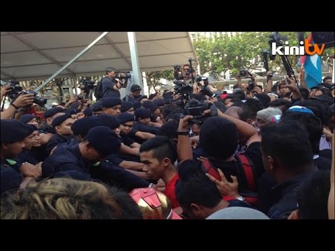 Liwat II: Kecoh, tolak menolak di luar mahkamah