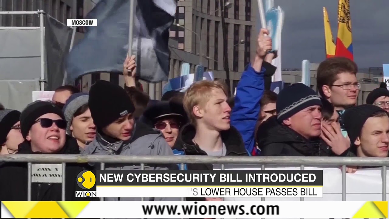 Thousands of Russians protest against 'restrictive' internet on Moscow streets