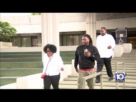 Sean Kingston, mother appear in federal court again