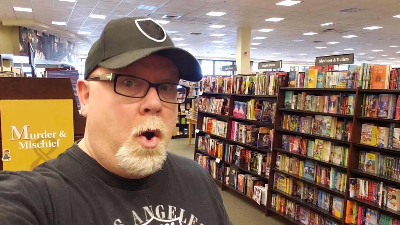 STRANGE & DISTURBING THINGS IN THE BARNES & NOBLE!!! BIZARRE AND RARE DISCOVERY!!