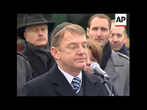 Israeli delegation lays wreath at Grunewals train station