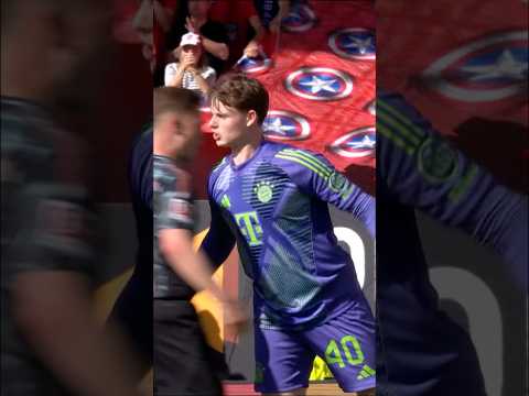These reflexes! 😳🧤