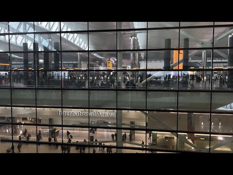 Heathrow passengers prepare to travel as airport resumes services | AFP