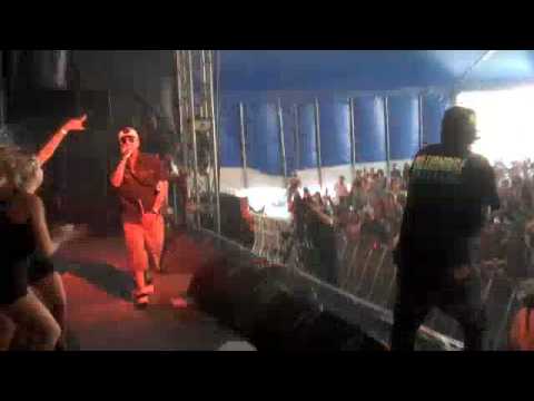 Wale: Chillin (LIVE) feat. Lady Gaga | universILL