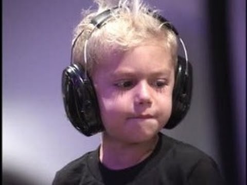 GWEN STEFANI brings her kids to GAVIN ROSSDALE concert -- 2009