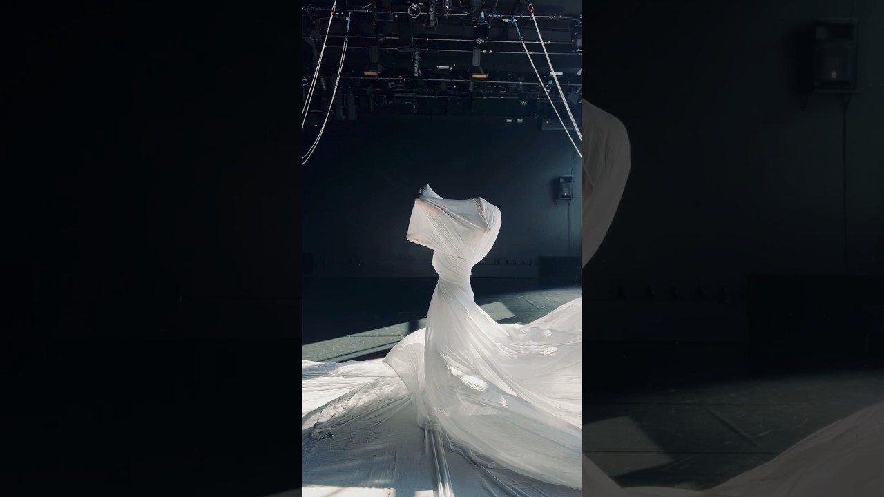 Movement and texture. #dance #contemporarydance #art #movement #danceduet