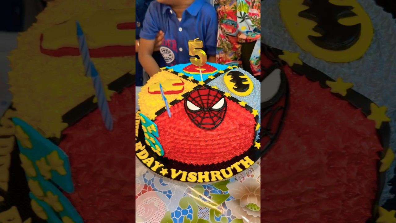 Spider-Man lovers cake🎂#spidermancakedesign#egglesscake#spiderman#spidermanthemecake#birthdaycake