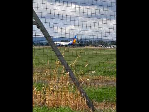Jet2 Holidays Boeing 737-800 (G-DRTT) landing at Glasgow Airport from Mahon as FLIGHT LS146