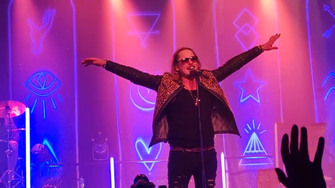 Jonne Aaron y Negative hacen historia en una noche llena de rock en ...