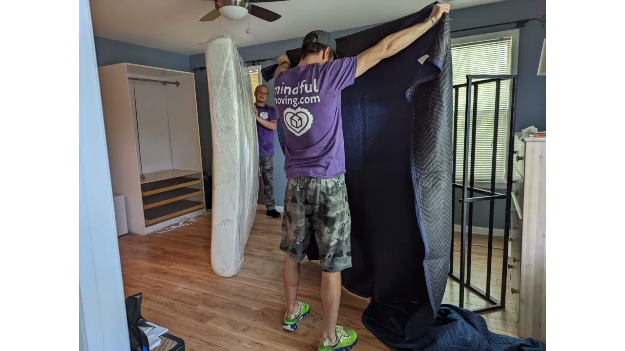Wrapping a mattress // MINDFUL MOVING AND STORAGE