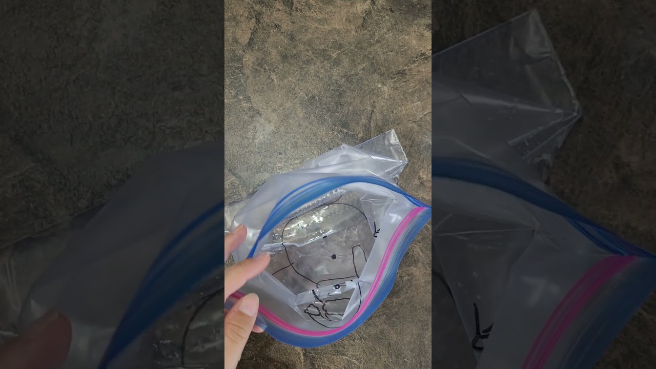 Day 2 of 25 Days of Winter Crafts & Activities! ☃️❄️ Snowman Sensory Bag