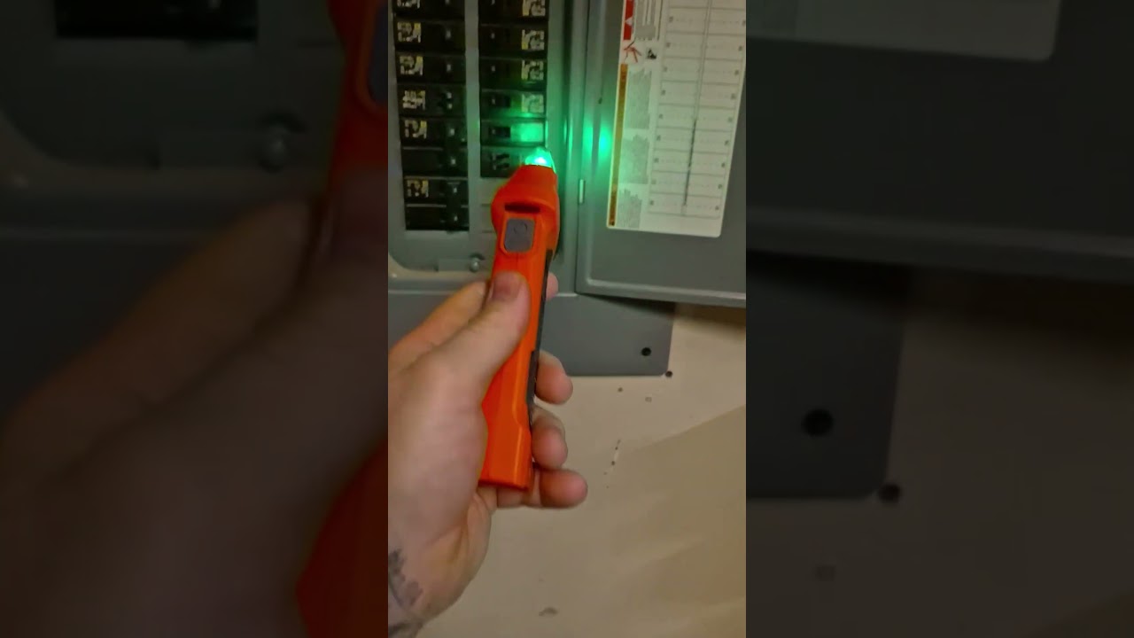 How to use Klein Tools et310 circuit breaker finder #tutorial #eletrician #diy #trade #pov