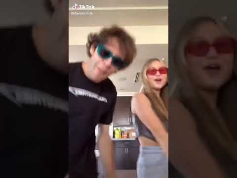 Taylor shows her new dance to David Dobrik (vlog squad)