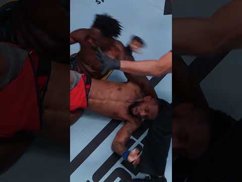 Da'Mon Blackshear became only the third fighter to win a match by a TWISTER! #UFC #UFCKansasCity