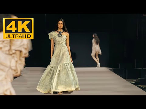 Vivienne Westwood Spring/Summer 2025 Show At Gateway Of India - 4K