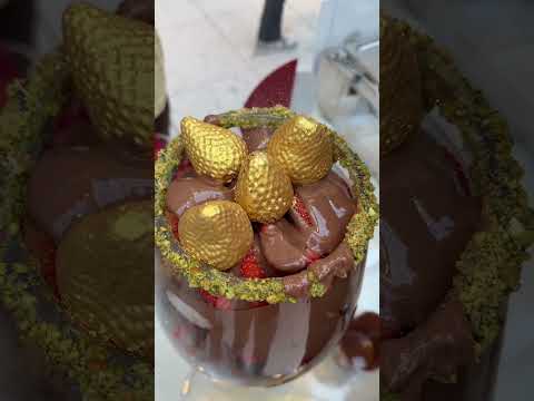 $1000 Dubai & Gold Chocolate Strawberries: The Most Romantic Dessert!