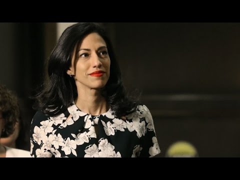 Clinton's top aide at center of email controversy