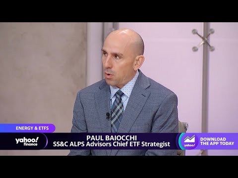 People ‘waking up to the idea’ of banking at a larger institution, strategist says