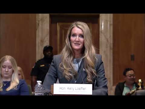 Fischer Discusses Her Paid Family and Medical Leave Tax Credit with Small Business Administrator