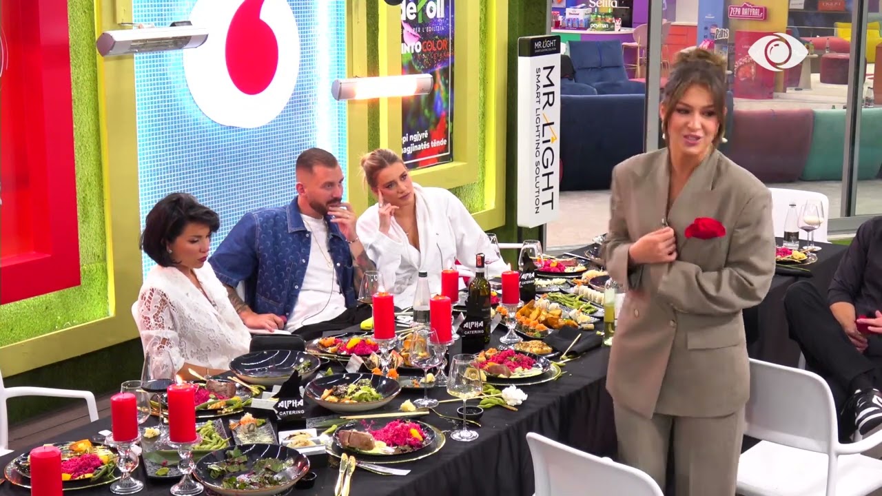 Françeska i hedh trëndafila Eglës: Bravo, të vdes unë për ty ndyrësira ...